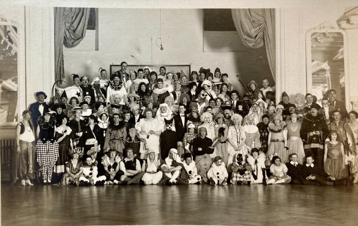 Putting on a Show | Pam's Pictorama